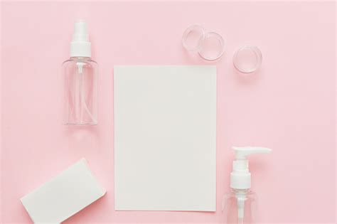 스킨 케어 모형 뷰티 컨셉 분홍색 배경에 스킨 케어 제품 병 스프레이 및 비누 텍스트 복사 공간을 위한 여유 공간 0명에 대한 스톡 사진 및 기타 이미지 Istock