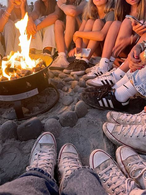 Camping With Friend Group Camping Fire Aesthetic Group Friend
