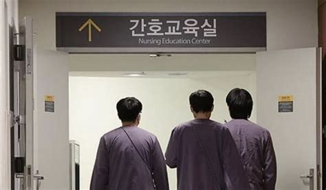 요즘 병원에 남자 간호사가 많네63년 만에 처음 4만 명 넘었다 아시아경제