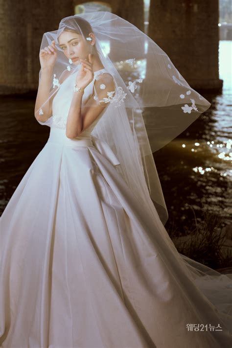 ① 아비가일 시즌 트렌드를 선보이는 웨딩드레스 컬렉션