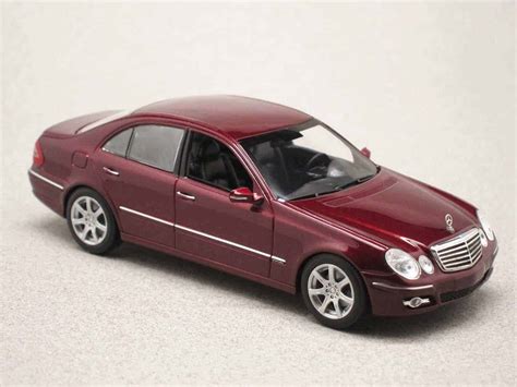 Mercedes Classe E W211 Bordeaux Maxichamps 1 43e Minicarweb