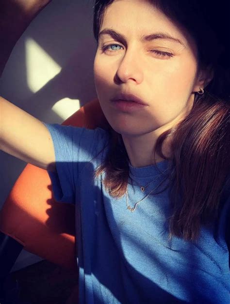 Alexandra Daddario Scrolller