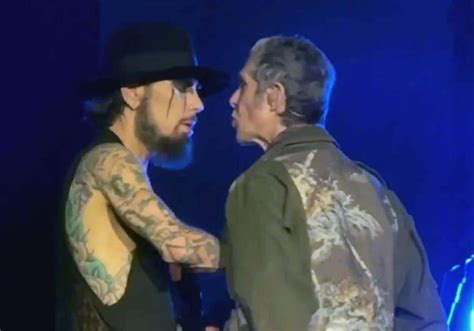 El Cantante De Janes Addiction Agrede A Su Guitarrista En Pleno