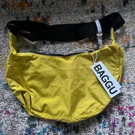 Nwt Baggu Medium Crescent Crossbody Bag In Sour Depop
