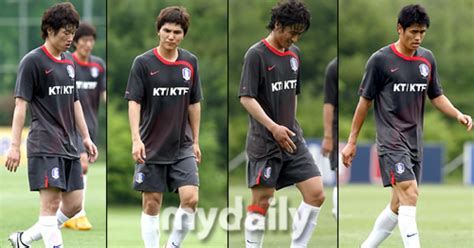 [md포토] 충격패배 고개숙인 대표팀