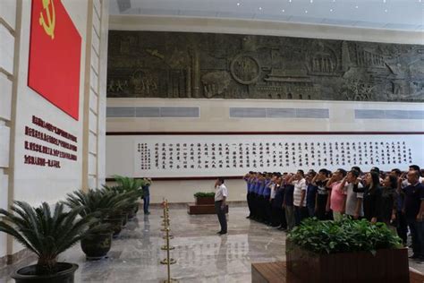 郑州二七城管人员参观廉政文化教育馆 大河新闻