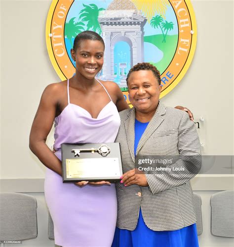 Sports Illustrated Swimsuit Model Actor Saje Nicole And Vice News Photo Getty Images