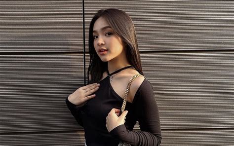 7 Potret Eca Aura Si Gantungan Kunci Surya Insomnia Yang Bikin Netizen Gemas Okezone Lifestyle