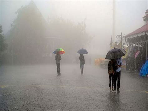 Heavy Rains In Telangana Imd Issues Red Alert Heavy Rains వాయు‘గండం