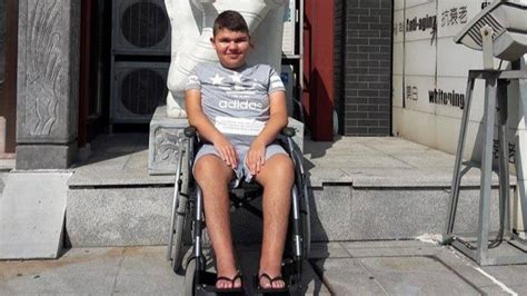 ЗОВ ЗА ПОМОЩ 16 годишно момче с мускулна дистрофия се нуждае от средства за лечение Nova