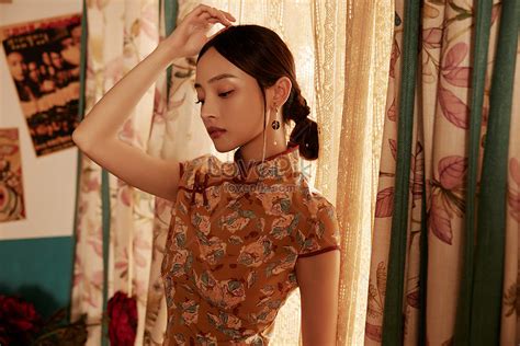 Dress Up The Cheongsam Beauty Decorated On Her Body Picture And Hd Photos Free Download On Lovepik