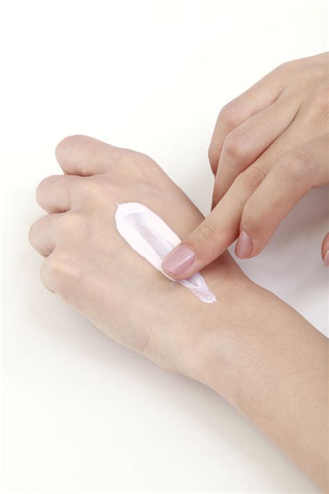 护肤美妆化妆品产品模特使用前后对比效果图白底图uvision摄影 站酷zcool