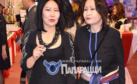 “news” н захирал хүзүүний алчуураа орооно чиг зүүнэ чиг