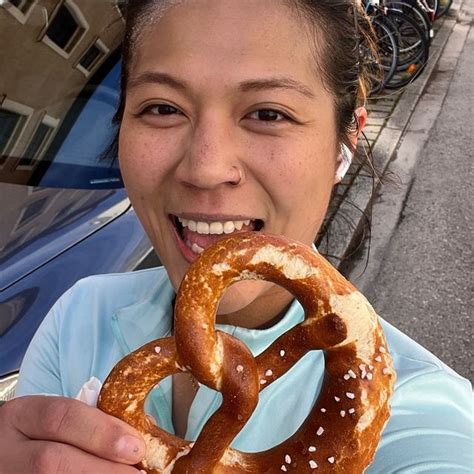 先說，我沒有恐同。很多身邊的好友也是同性或雙性戀（而且我真的不在乎） 但我真的最近越來越受不了！跟男友出門，就很明顯一起出現 只是沒有當著大家的面曬恩愛（幾歲了，也是沒必要） 甚至就牽手走在