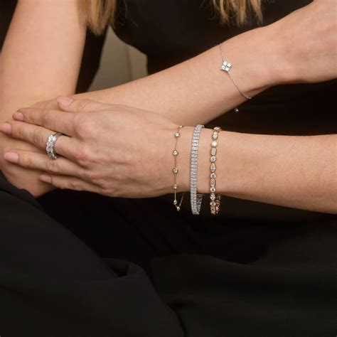 Diamond Flower Chain Bracelet With 075 Ctw Round Cut Lab Grown