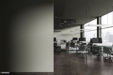 Pc 데스크탑과 파노라마 창이 있는 회색 작업장 인테리어 모형 벽 0명에 대한 스톡 사진 및 기타 이미지 0명 3차원 형태 가구 Istock