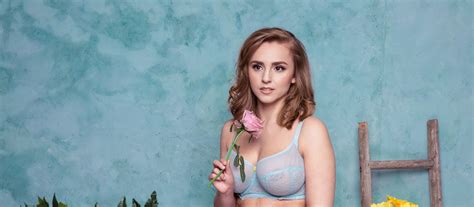 Hannah Witton See Through 6 Pics Sexy Youtubers