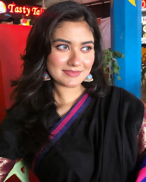 Labonno Chowdhury 💗🌷🕯️🪞 Instagram