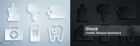 온라인 치과 치료 틀니 모델 응급 처치 키트 충치가있는 치아 치과 임플란트 및 구강 세정제 플라스틱 병 아이콘을 설정합니다 벡터