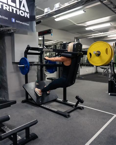 Pendulum Squat Machine For Deep Squats Gymleco