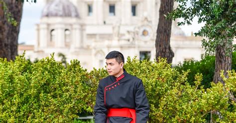 바티칸 시국 정원의 가톨릭 사제 · 무료 스톡 사진