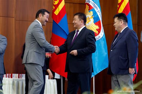 УИХ ын шинээр сонгогдсон гишүүд үнэмлэхээ гардан авлаа