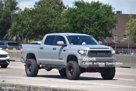 걸프 고속도로에 도요타 휴스턴에서 주간 고속도로 45 Tx 2022년에 대한 스톡 사진 및 기타 이미지 2022년 45번 주 간 고속도로 4x4 자동차 Istock