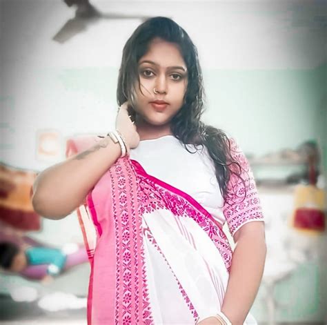 Riya Majumder On Reels