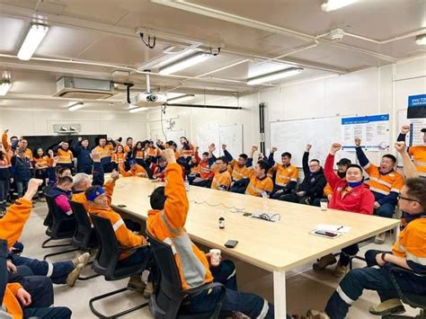 Оюутолгойн туслан гүйцэтгэгч компанийн ажилчдын ажил хаялт ЗУРГАА дахь өдрөө үргэлжилж байна