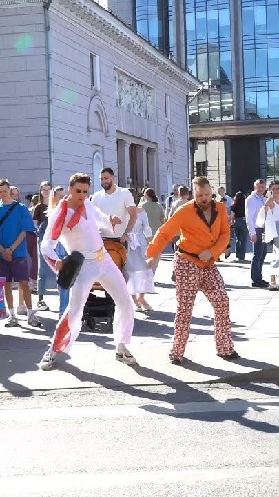 Танцы на светофоре Youtube