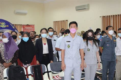 ឧកញ៉ា តែ តាំងប៉ ចាប់ដៃជាមួយអភិបាលខេត្តកែប ហៅម្ចាស់សហគ្រាសជិត ២០០នាក់ មករៀនរបៀបកសាងអាជីវកម្មជោគជ័យ