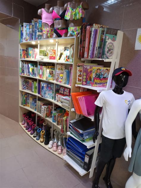 Шафа стелаж з підсвіткою для дому і магазину 3 900 грн Офісні меблі Чернівці на Olx