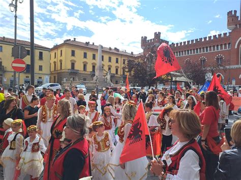 Itali Prezantohen Vlerat Kulturore Dhe Traditat Shqiptare Albinfo