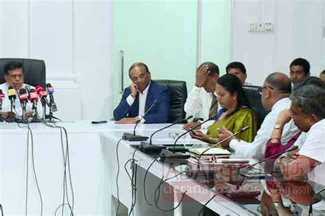 ඇමති නිමල් ගුවන් ලොක්කන්ට සැරවෙයි