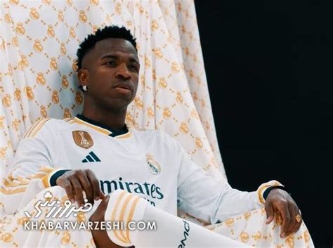 عکس رونمایی رسمی از پیراهن جدید رئال مادرید جانشین رونالدو روی تخت