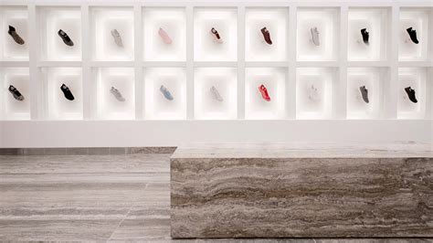 Apl Plays With Proportions In Dramatic But Serene La Flagship Store