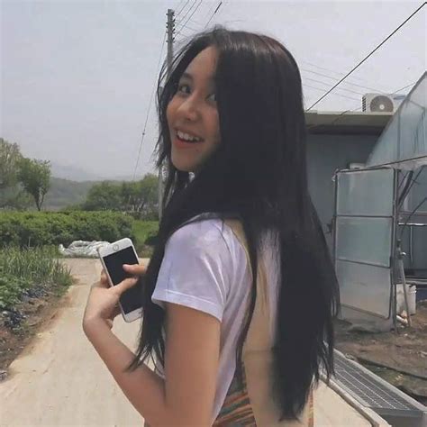 Pin Oleh Melted Margarine Di Kpop Twice Selebritas Gambar Pose Tubuh Aktor