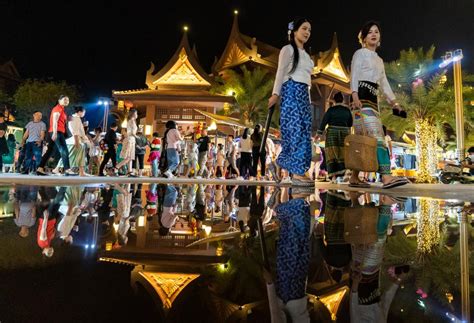 新业态涌现 多元素融合——多地夜间消费亮点扫描 新华网客户端