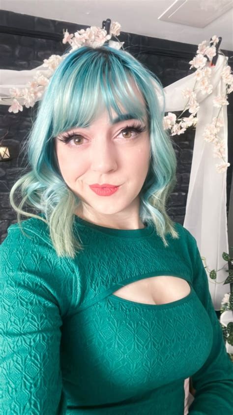 Ginny Di Couldnt Resist Showing Off Some More For Us R Lesspophotyoutubers