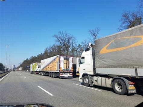 Страйк польських перевізників може викликати дефіцит автомобілів в Україні Авто новини від