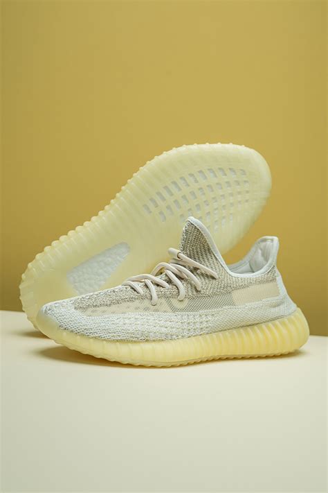 Купить Adidas Yeezy Boost 350 V2 Natural Reflective от 33490 руб.