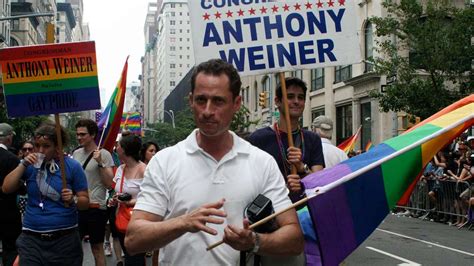Wife Of Sex Texter Anthony Weiner Considering Taking Him Back The Jewish Chronicle