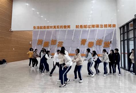 滨海心育 摄青春之风绘澄净之路福州三中滨海校区团辅活动 心理教研室 同学 进行
