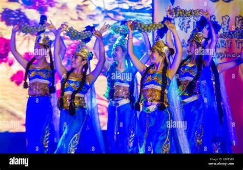 Chinese Folk Dance In Chinatown Manila The Philippines Stock Photo Alamy