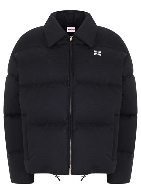 Пуховик стеганый от Miu Miu за 364 000 рублей цвет черный артикул Ml1082sooo15pr F0002