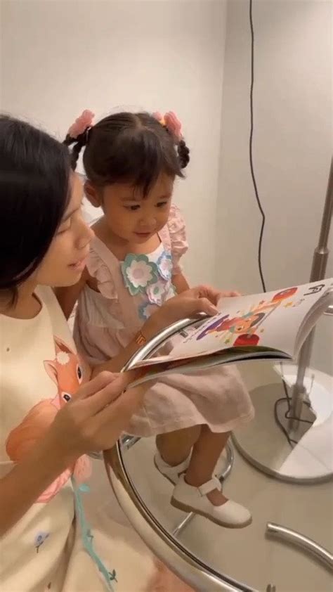 ตามคุณแม่โบว์ไปดูรีวิวหนังสือ กขค กันนะ ️ หนังสือ ก ฮในรูปแบบใหม่ ที่