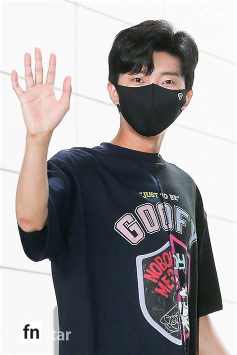 포토 임영웅 ‘히어로의 영롱한 눈빛 헉스