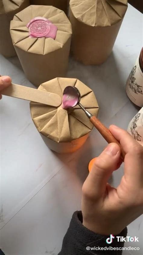 How To Wrap Cylindrical Items Video En 2020 Manualidades Embalaje Artesanal Manualidades