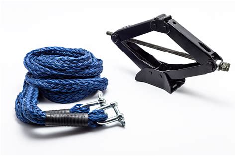 수동 시저 자동차 잭과 자동차 견인 로프 클리핑 경로와 흰색 배경에 고립 0명에 대한 스톡 사진 및 기타 이미지 0명 가위 강철 Istock