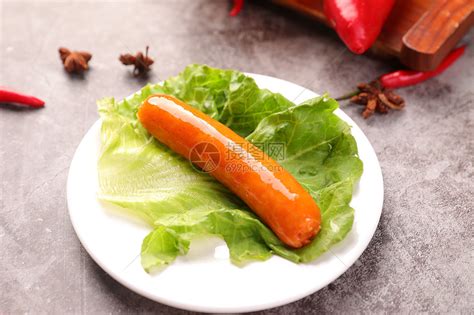 装在盘子里的烤肠高清图片下载 正版图片501634328 摄图网